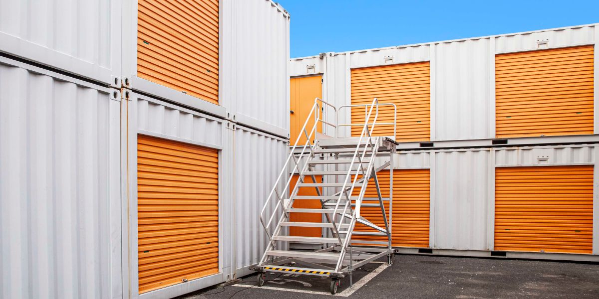 Storage in shipping containers in Brussels: advantages